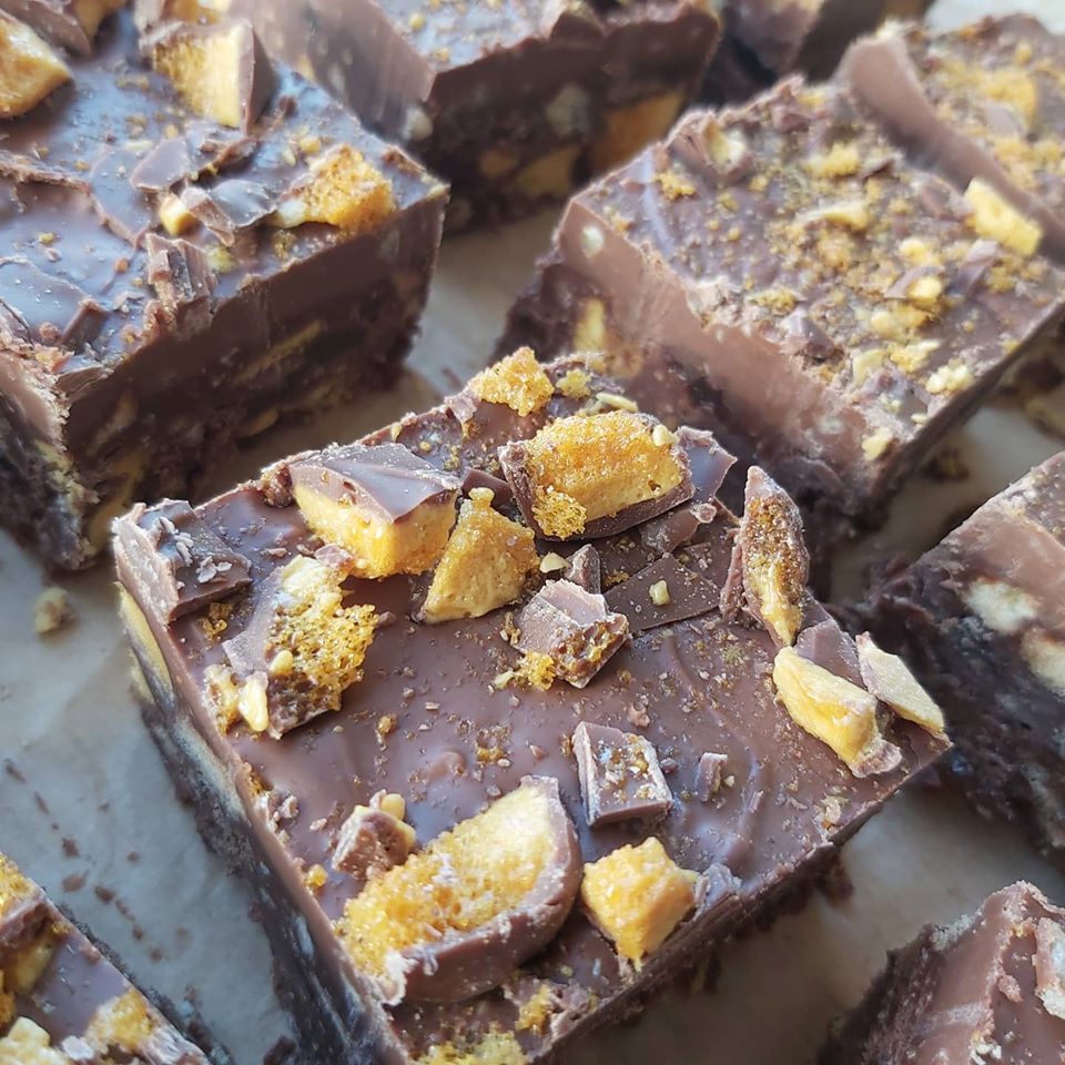 Buy 4 Tray Bakes Online - Small Box - they bake